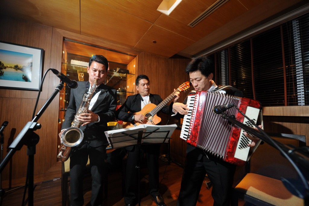 Trio-band - Asia Bars & Restaurants