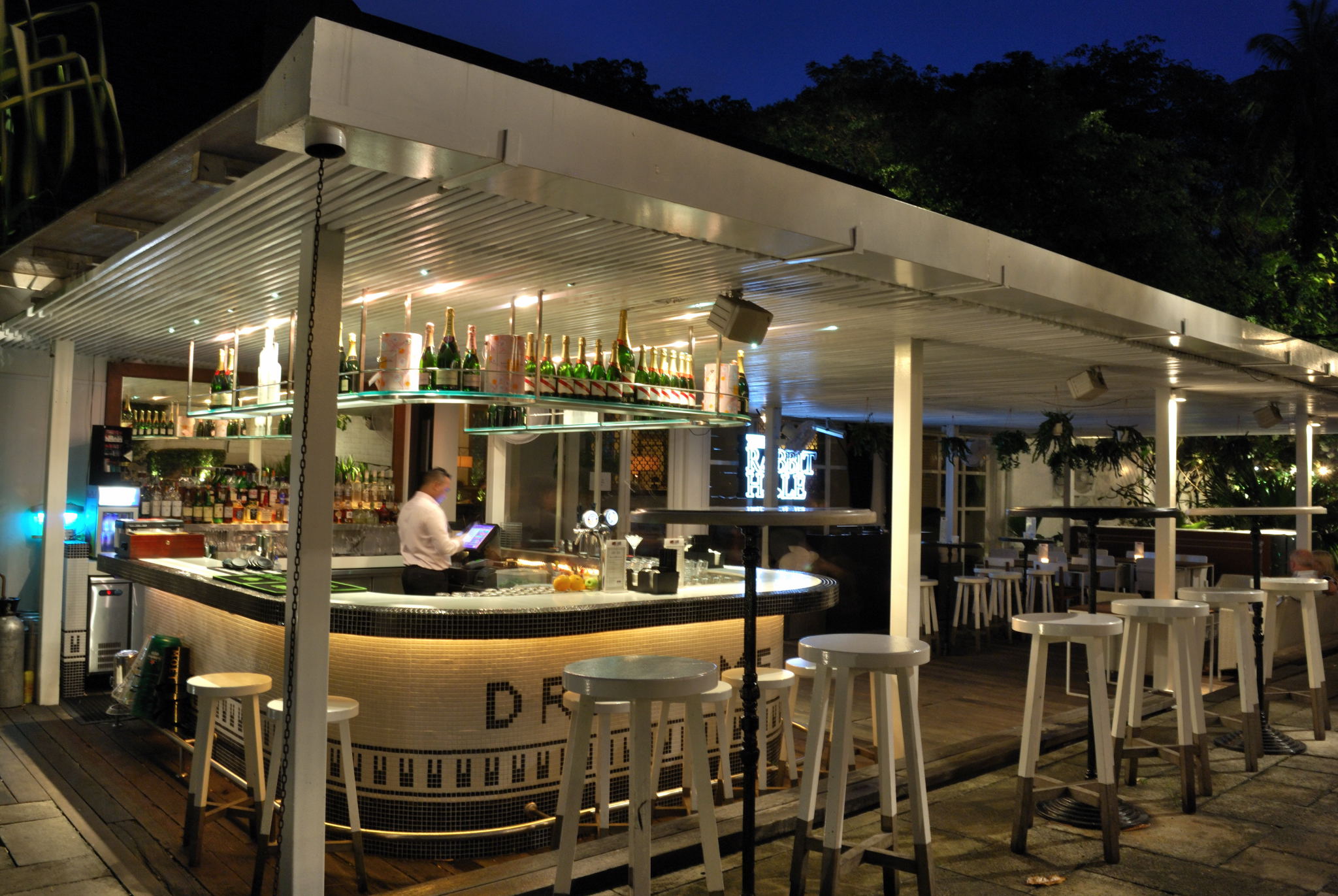 the-white-rabbit-singapore001 - Asia Bars & Restaurants