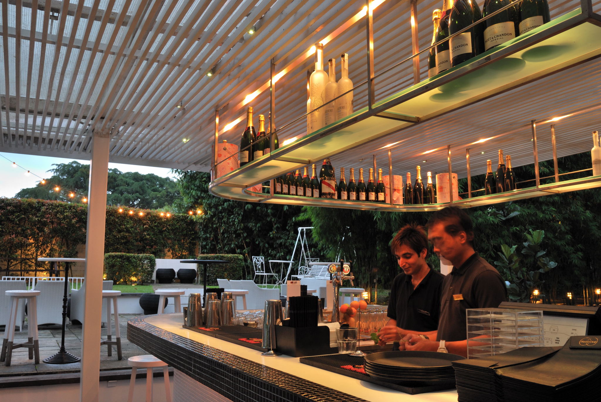 the-white-rabbit-singapore003 - Asia Bars & Restaurants