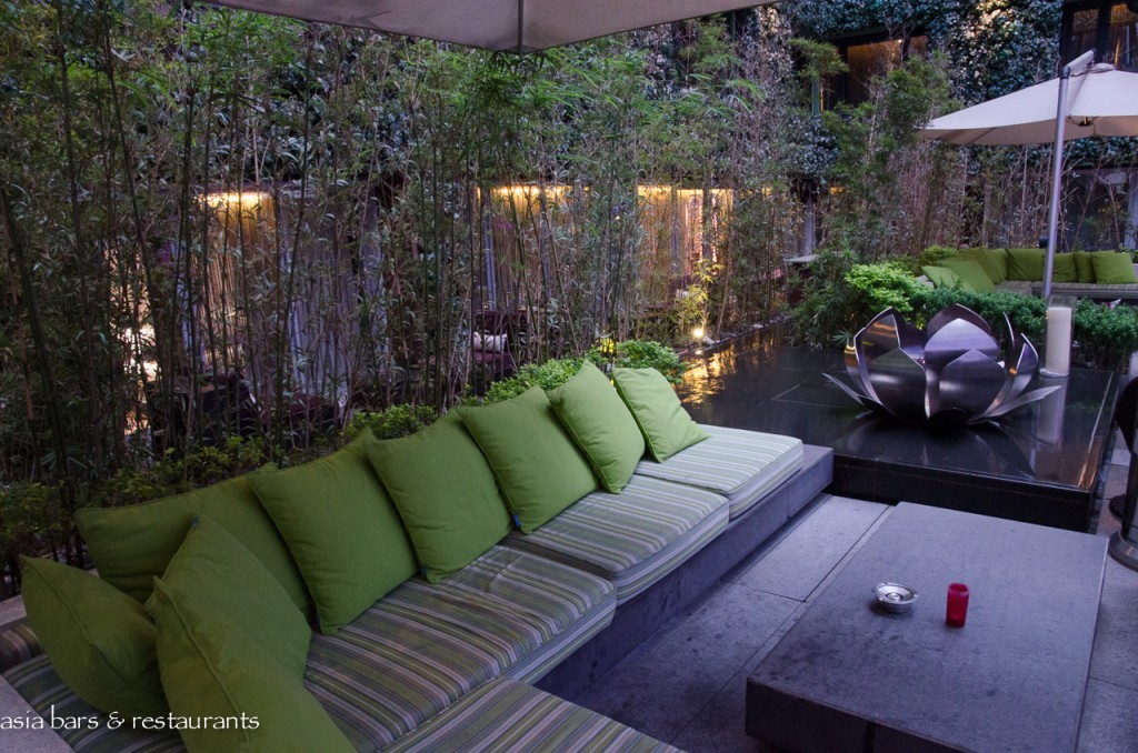 Vibes - open-air lounge bar at The Mira Hong Kong - Asia Bars & Restaurants
